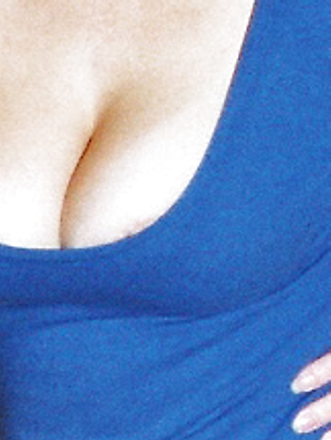 Sag Wifes Boobs Deep Cleavage Blue Dress And Pink Pumps 09 Porn