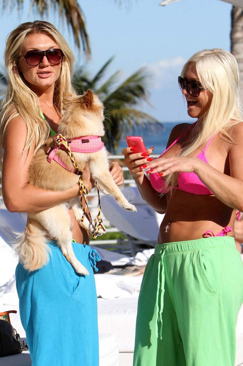 Brooke Hogan Showing Her Sweet Ass In Thong And Sexy In Green Bikini