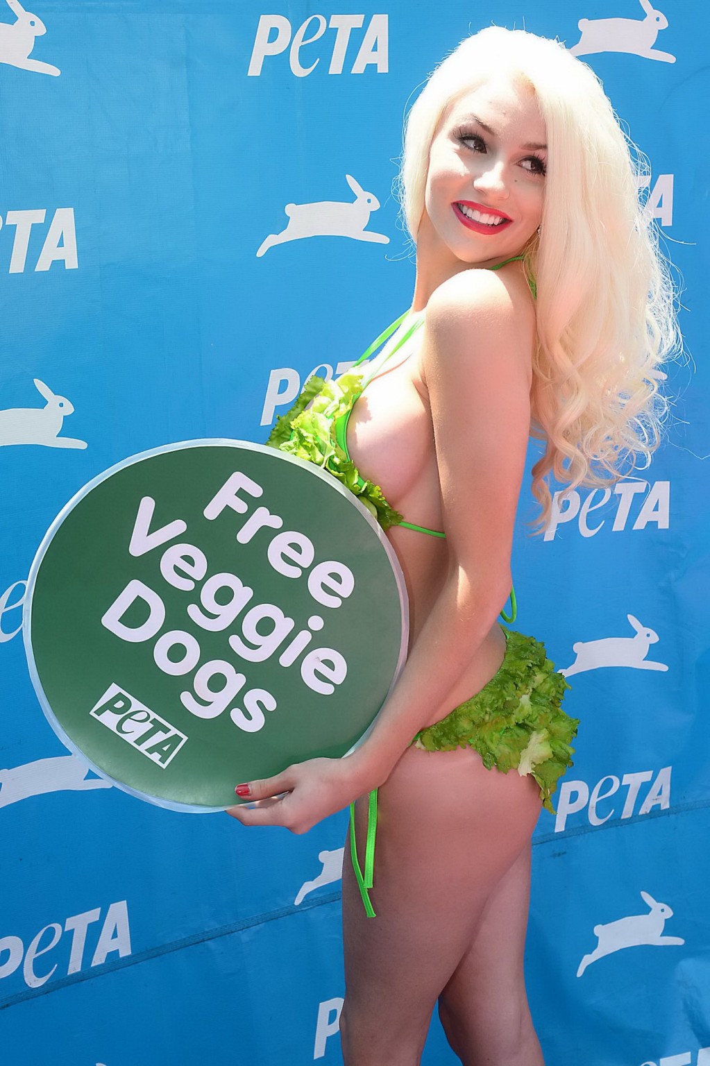 Courtney Stodden Shows Off Her Curvy Body Wearing Tiny Lettuce Leaf