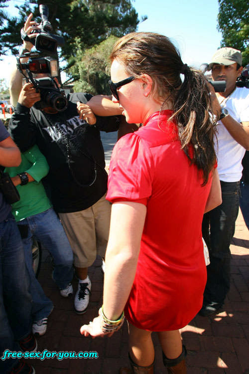 Britney Spears Showing Her Shaved Pussy On Upskirt Paparazzi Pix Porn