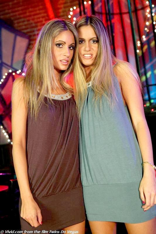 Twins Giving Double Oral Pleasure Porn Pictures Xxx Photos Sex Images