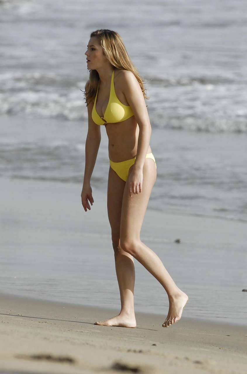 Keeley Hazell Showing Her Big Boobs On Beach Paparazzi Pictures Porn