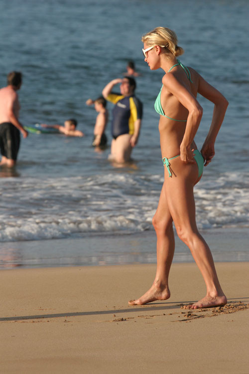 Paris Hilton Upskirt Paparazzi Pictures And Posing In Stockings Porn