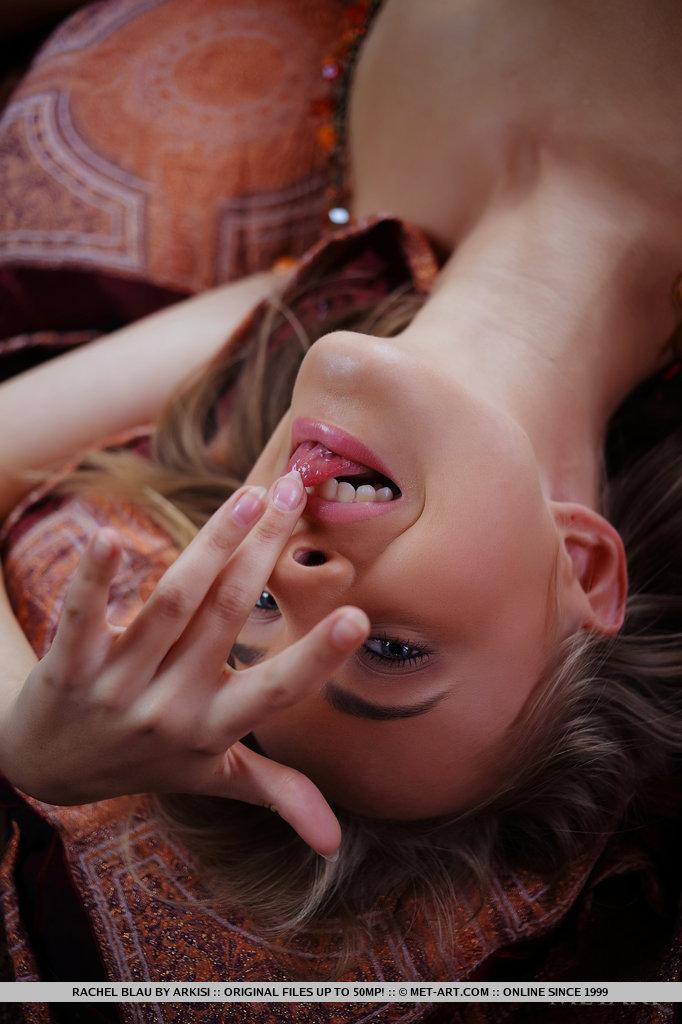 Photos De La Belle Jeune Rachel Blau Complètement Nue Et Excitée Pour